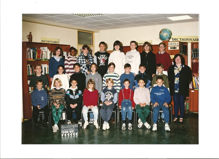 Photo de classe 6ème8 de 1997, Collège Wanda Landowska - Copains d'avant