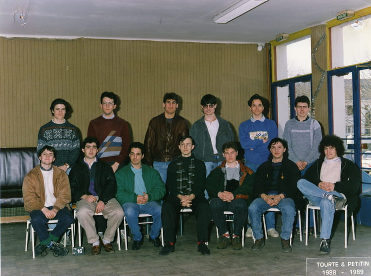 Photo de classe 2 BT OM 1989-1990 de 1989, Lycée Professionnel La ...