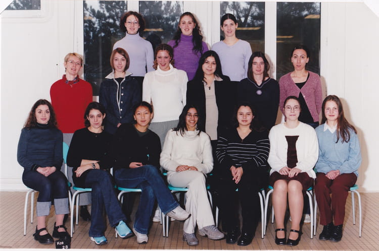 Photo de classe BAC PRO SERVICES (accueil, assistance, conseil) de 2001, Lycée Professionnel ...
