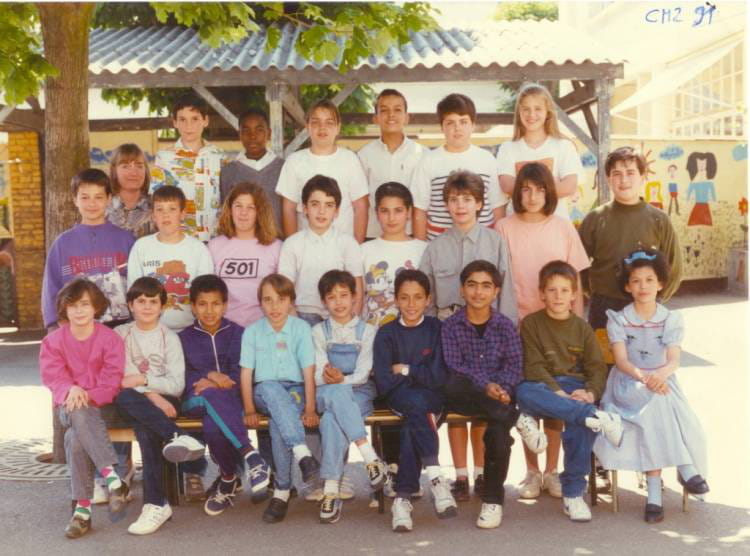Photo de classe Cm2 de 91 OU 92 de 1992, ECOLE JULES MICHELET A ...