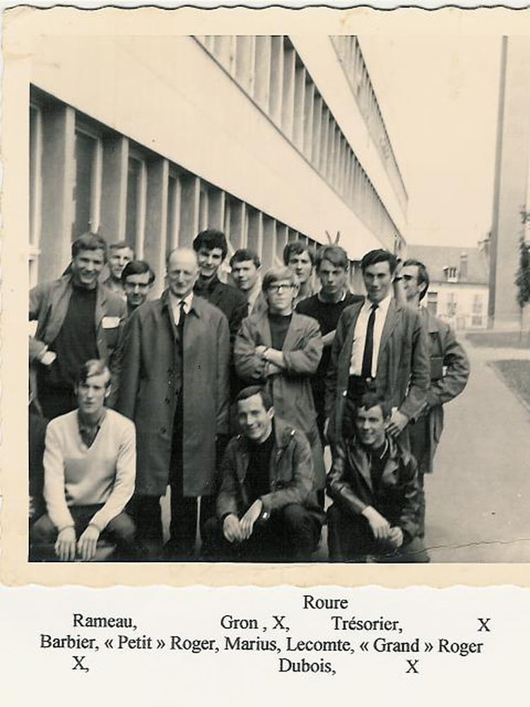 Photo de classe Classe de T I 2 de 1967, Lycée Pierre Emile Martin - Copains d'avant