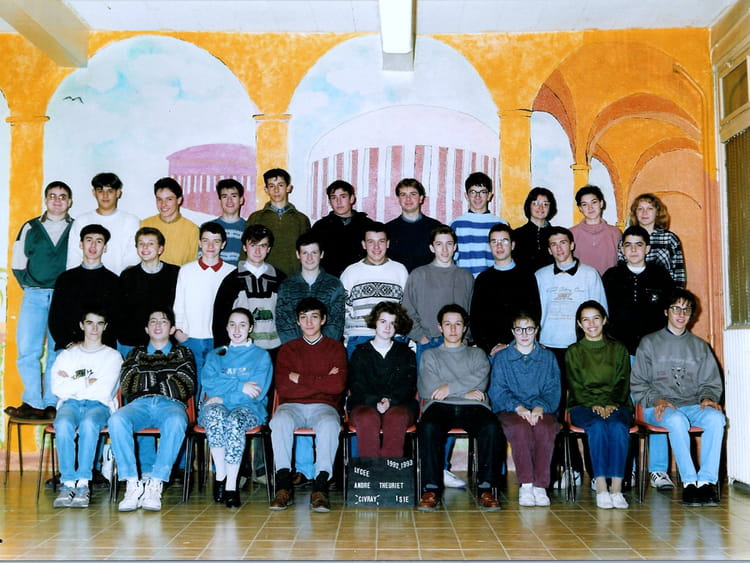 Photo de classe 1ère E CIVRAY de 1993, Lycée André Theuriet - Copains d ...