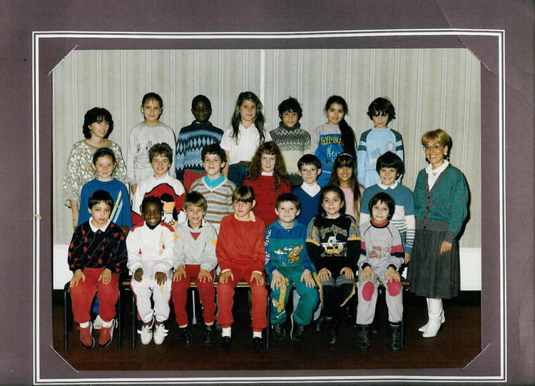 Photo de classe CE2 de 1987, ECOLE DU CENTRE - Copains d'avant