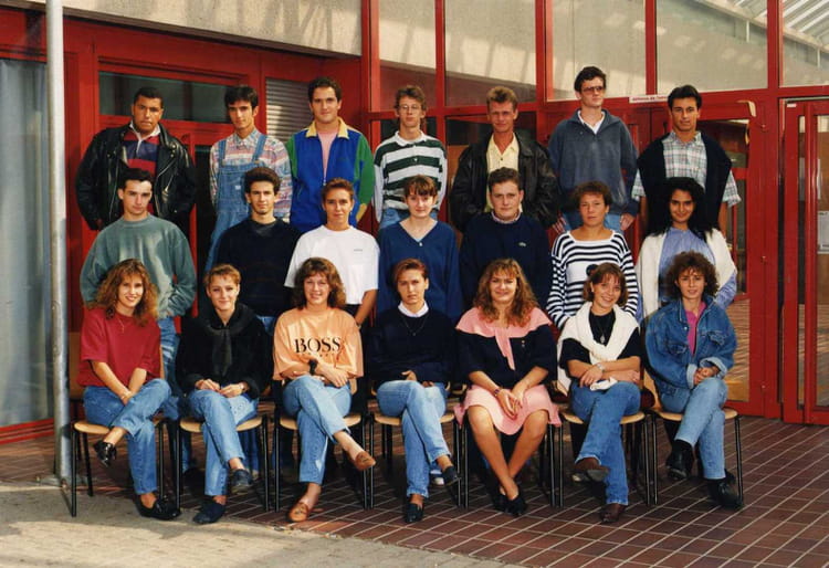 Photo de classe Terminale G3 de 1992, Lycée Polyvalent Philibert Delorme - Copains d'avant