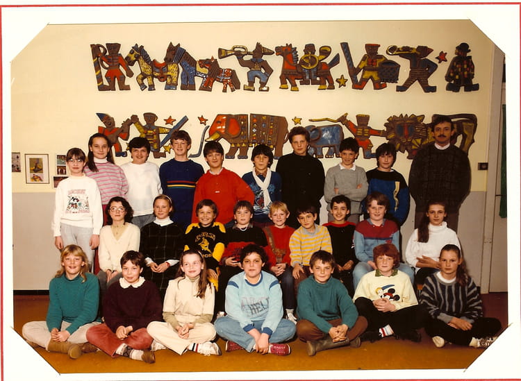 Photo de classe CM2 de 1985, Ecole Du Monceau V. Frahier - Copains d'avant
