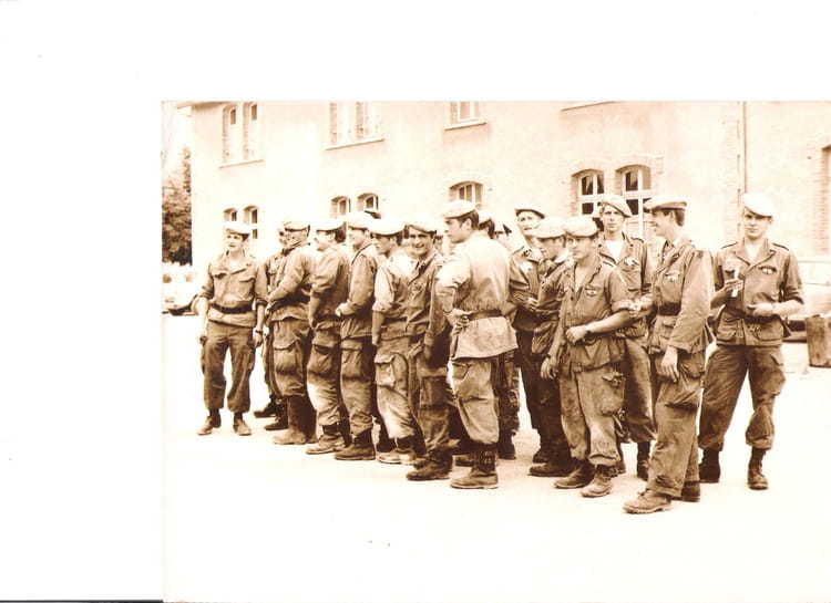 Photo de classe 71 èmè Régiment du Génie Rouen 312 CTRG 1971.jpeg ...
