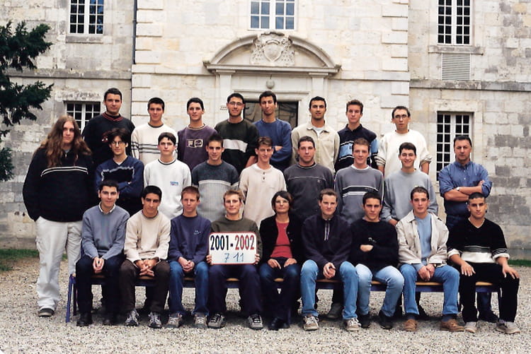 Photo de classe Terminale électrotechnique de 2001, Lycée Jean Baptiste ...
