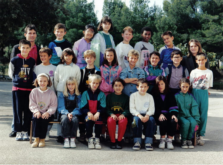 Photo de classe CM2 de 1992, ECOLE LA PREDINA - Copains d'avant
