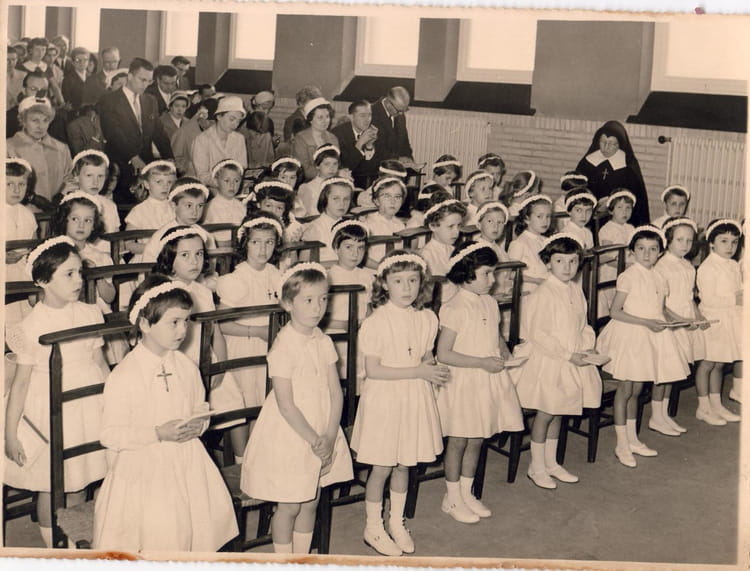 Photo de classe Communion de 1959, INSTITUT SAINTE URSULE - Copains d'avant