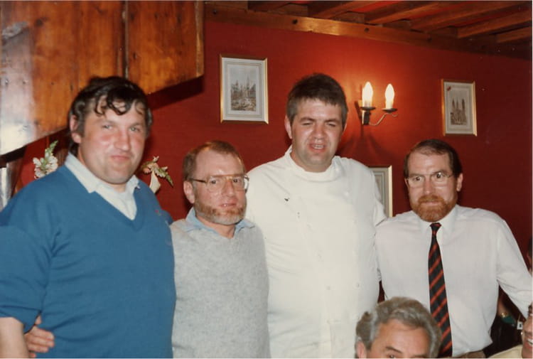 Photo de classe Chez Manu avec Pierre Dospital et les choeurs Oldara de ...