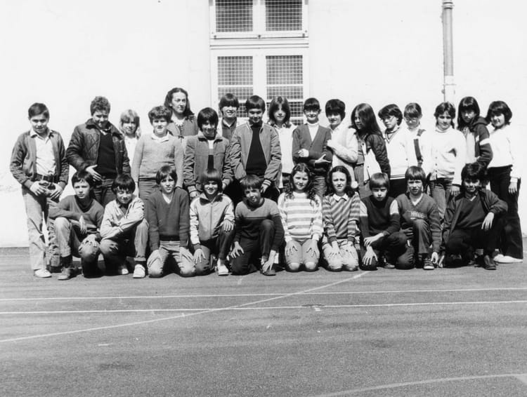 Photo de classe 6eme B ou C de 1981, Collège Jean Jaurès - Copains d'avant