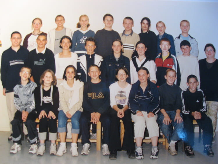 Photo de classe 4èmeD de 2001, Collège Jean Castel - Copains d'avant