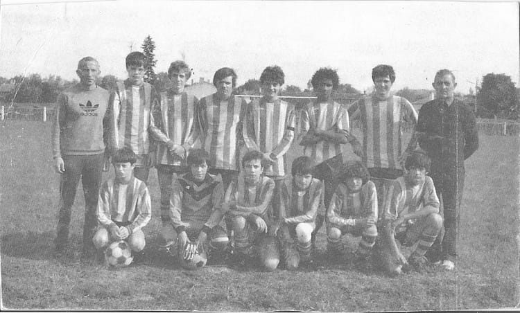 Photo de classe Equipe Cadets 1 année 1981-82 de 1981, US IZON FOOTBALL ...