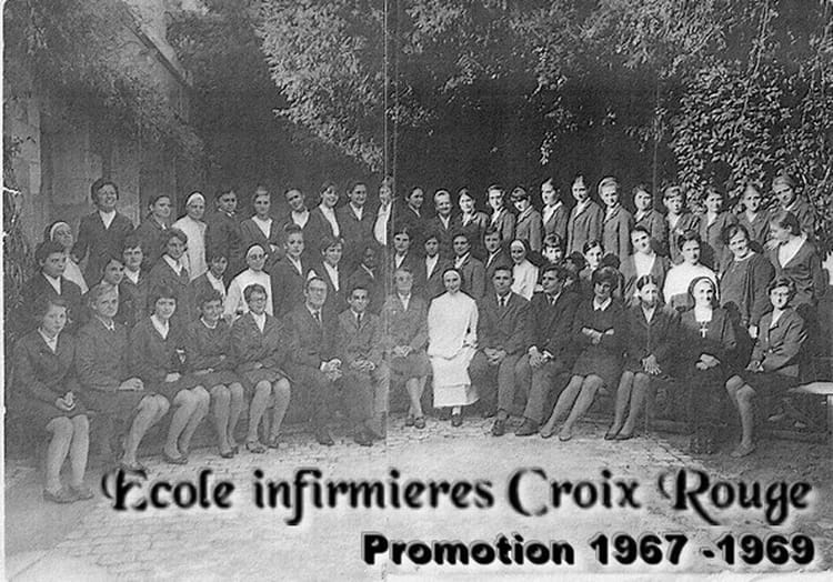 Photo de classe Ecole Infirmiére Croix rouge de 1968, Institut De ...