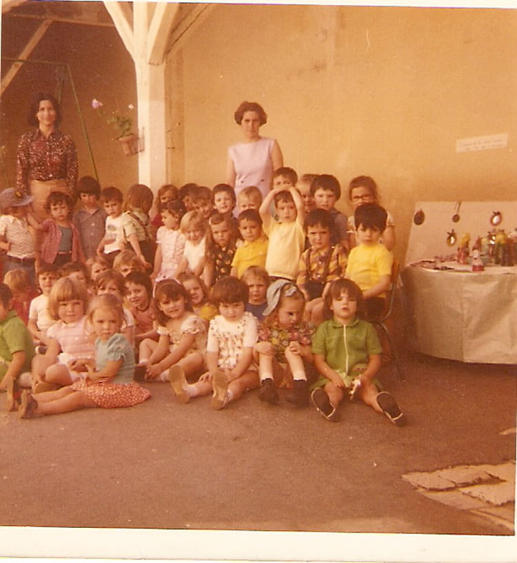 Photo de classe 1975 de 1975, Ecole Maternelle Comtesse De Ségur ...