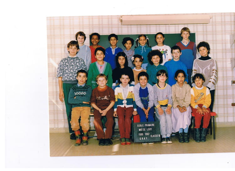 Photo de classe Classe 10 CM2 de 1986, Ecole Moise Levy (Gray ...