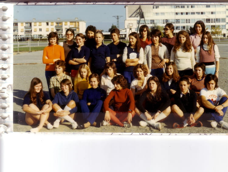 Photo de classe 1ères8,9,14,15 gym. de 1971, Lycée Marie Curie ...