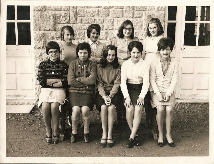Photo de classe Cours ménager de 1968, Cours Ménager - Copains d'avant