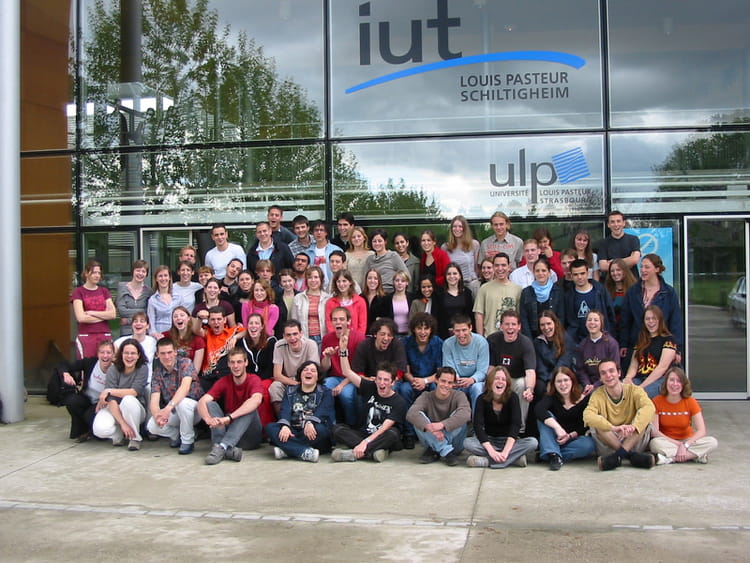 Photo de classe GB Promo 20 de 2005, Iut De L'université Louis Pasteur ...