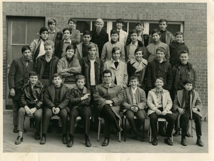 Photo de classe 2B de 1970, SAINT JOSEPH - Copains d'avant