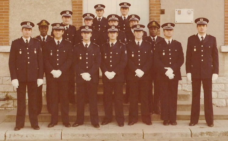 Photo de classe 32° promotion d'Officiers CRS CNIAPN Sens 1980 de 1980 ...
