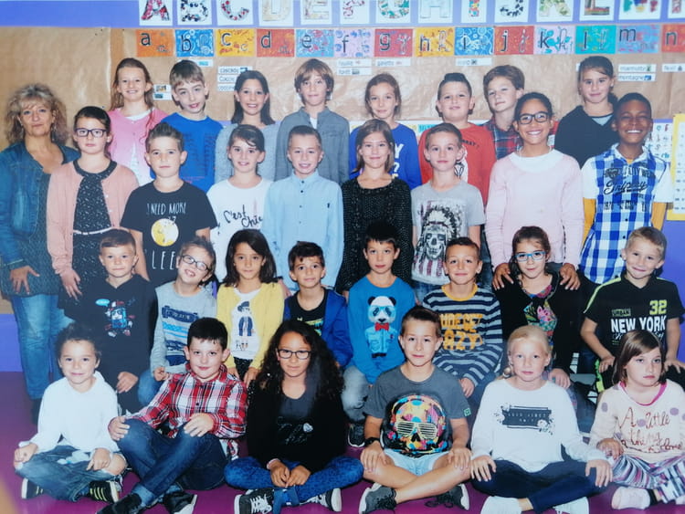 Photo de classe Photo de classe CM1 CM2 2017-2018 de 2017, ECOLE ODETTE ...