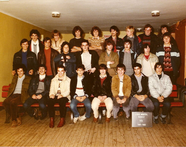 Photo de classe PREMIERE F3 de 1981, LYCEE MONTEIL - Copains d'avant