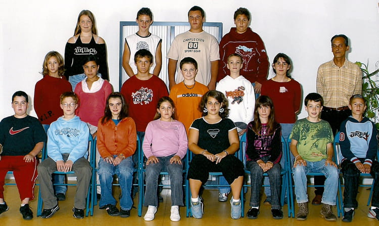 Photo de classe 5°B de 2007, Collège - Copains d'avant Photo de classe 5°B de 2007, Collège - Copains d'avant