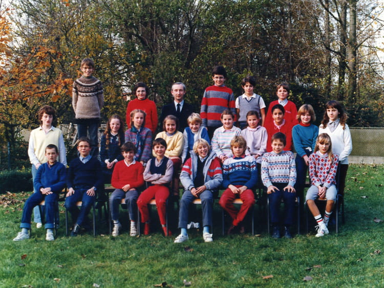 Photo de classe 6EME B de 1983, Collège Rouges Barres - Copains d'avant
