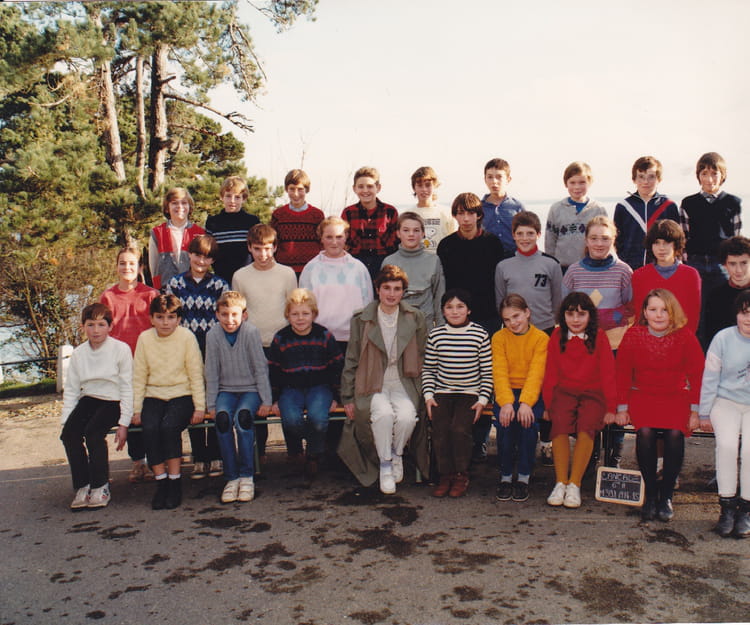 Photo de classe 6èA de 1984, Collège Privé Saint-joseph - Copains d'avant