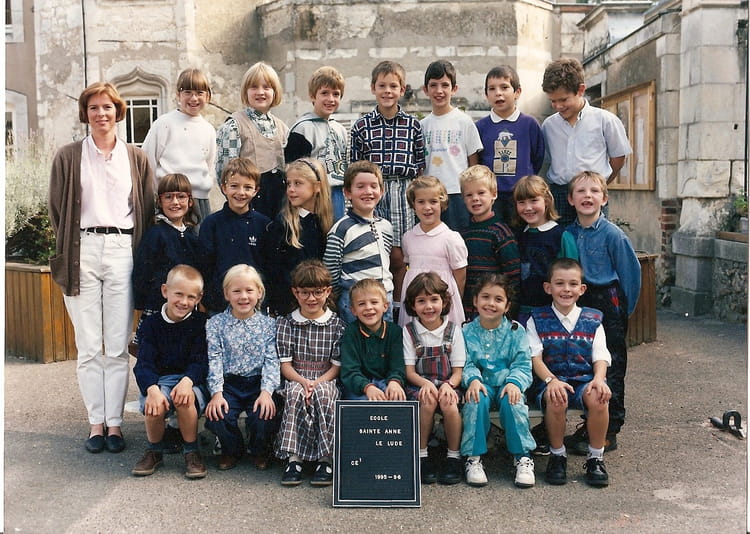 Photo de classe CE1 de 1996, Ecole Sainte Anne Notre Dame (Le Lude ...