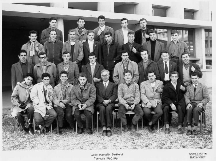 Photo de classe Terminale M.T. de 1961, Lycée Marcelin Berthelot ...
