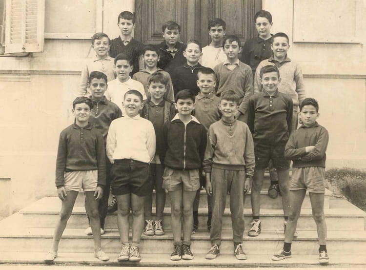 Photo de classe 6ème de 1964, Collège Roustan - Copains d'avant