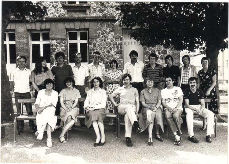 Photo de classe Professeurs de 6ème? de 1981, Collège Louis Pasteur ...