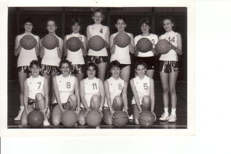 Photo de classe Benjamines de choc!!! de 1987, CSM BASKET - Copains d'avant