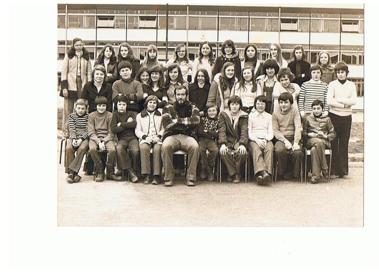 Photo de classe 5eme1 de 1977, Collège Terres Rouges - Copains d'avant