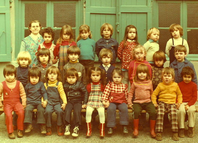 Photo de classe Photos de classe maternel de 1974, Ecole Primaire Saint ...