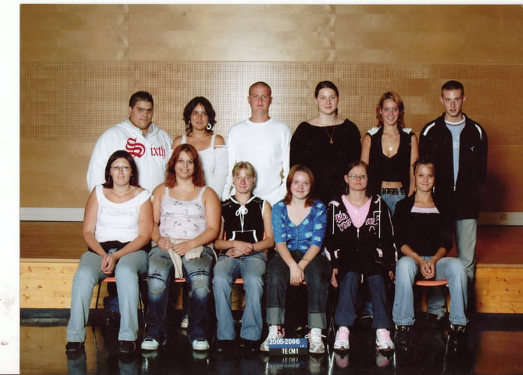 Photo de classe Tecm1 de 2005, Lycée Voltaire - Copains d'avant