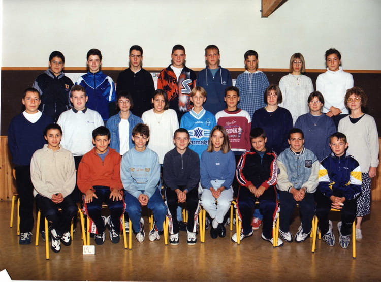 Photo de classe 4E4 de 1997, Collège Pierre Brossolette - Copains d'avant