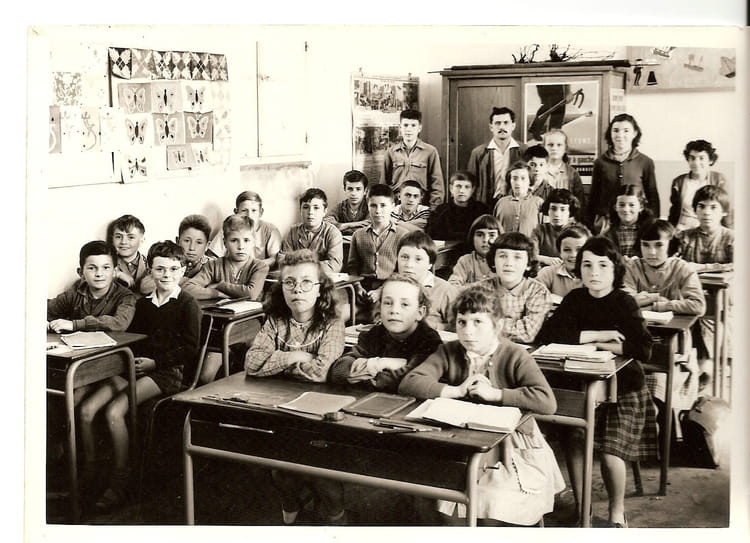 Photo de classe Classe ancienne mairie de 1962, ECOLE DE LA POSTE ...