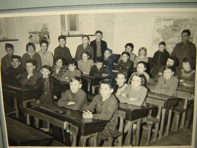 Photo de classe CM2 - Ecole Louis COMBE de 1959, Couchey - Copains d'avant