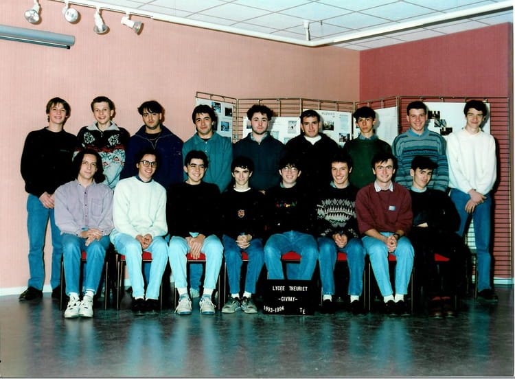 Photo de classe TE CIVRAY de 1994, Lycée André Theuriet - Copains d'avant