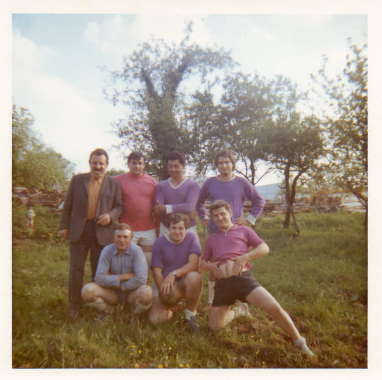 Photo de classe Tournoi de foot a six 1973 de 1973, école D'irleau ...