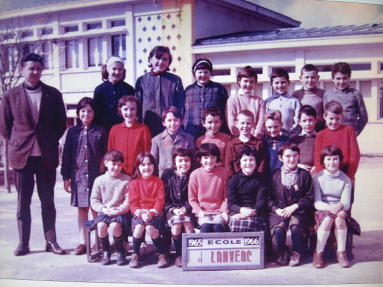 Photo de classe Cm1 de 1966, ECOLE YVES AUFFRET - Copains d'avant
