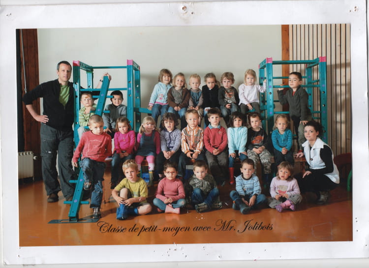 Photo de classe Classe de petite-moyen avec Mr. Jolibois de 2009, Ecole Thurin (Thones ...