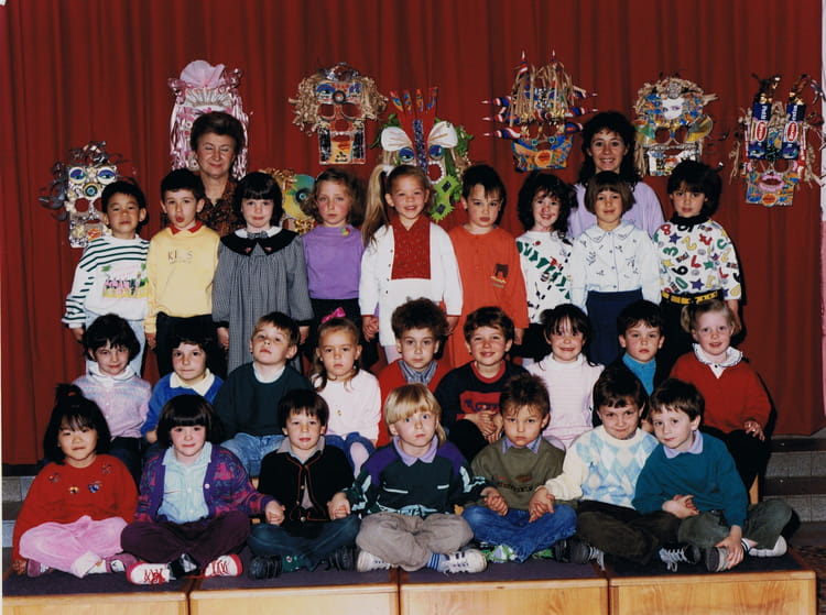 Photo de classe Moyens de 1989, ECOLE VAL DE BEAUTE - Copains d'avant