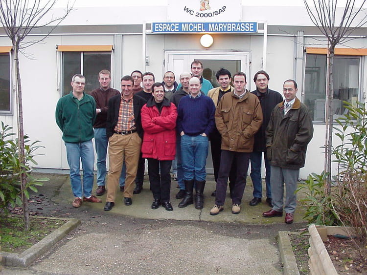 Photo de classe Stripe Team Fos chez les Normands de 2000, ESSO SAF ...