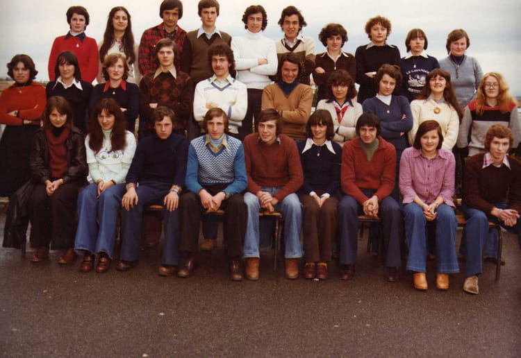 Photo de classe Terminale G2 de 1979, Lycée Beauregard - Copains d'avant
