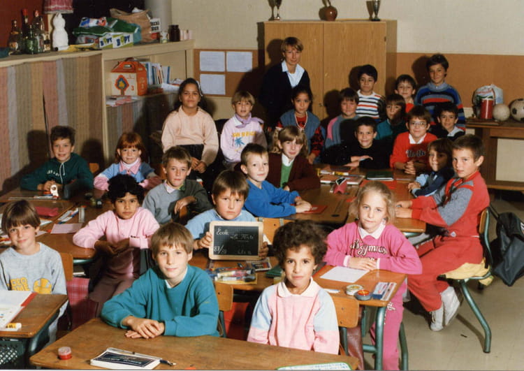 Photo de classe CE2B de 1987, ECOLE PRIMAIRE MIXTE - Copains d'avant