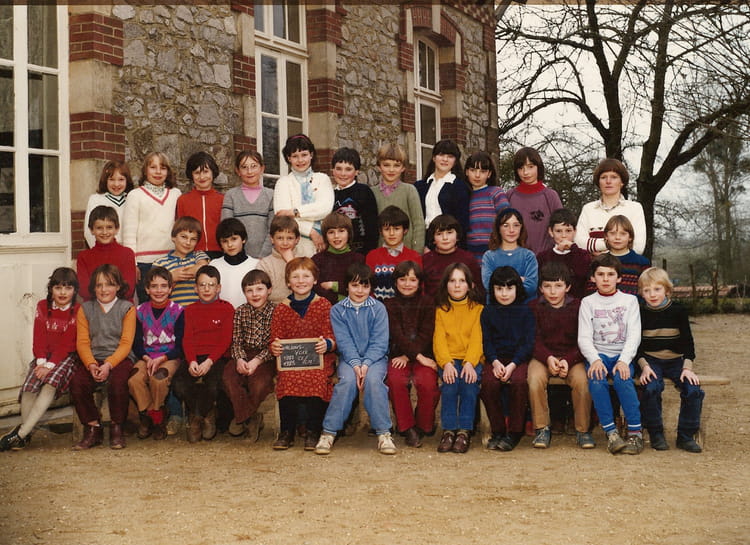 Photo de classe CE1 CE2 CM1 CM2 de 1982, Ecole Saint Joseph Sainte ...